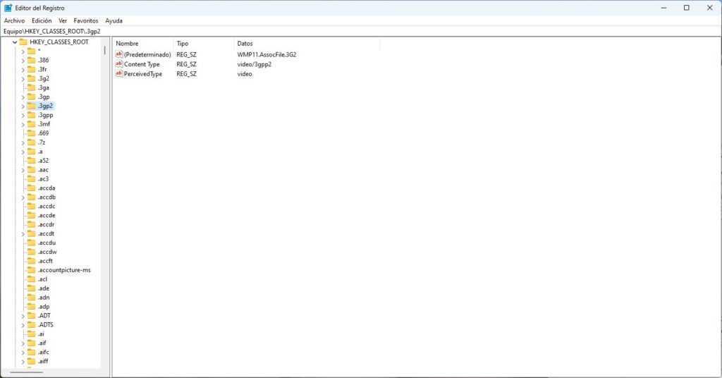 Reg.exe and regini.exe: What they are and how to use them easily in Windows