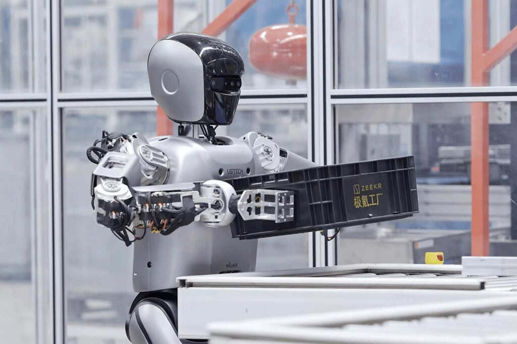 Dadalhin ng mga humanoid robot ang produksyon ng iPhone sa hinaharap