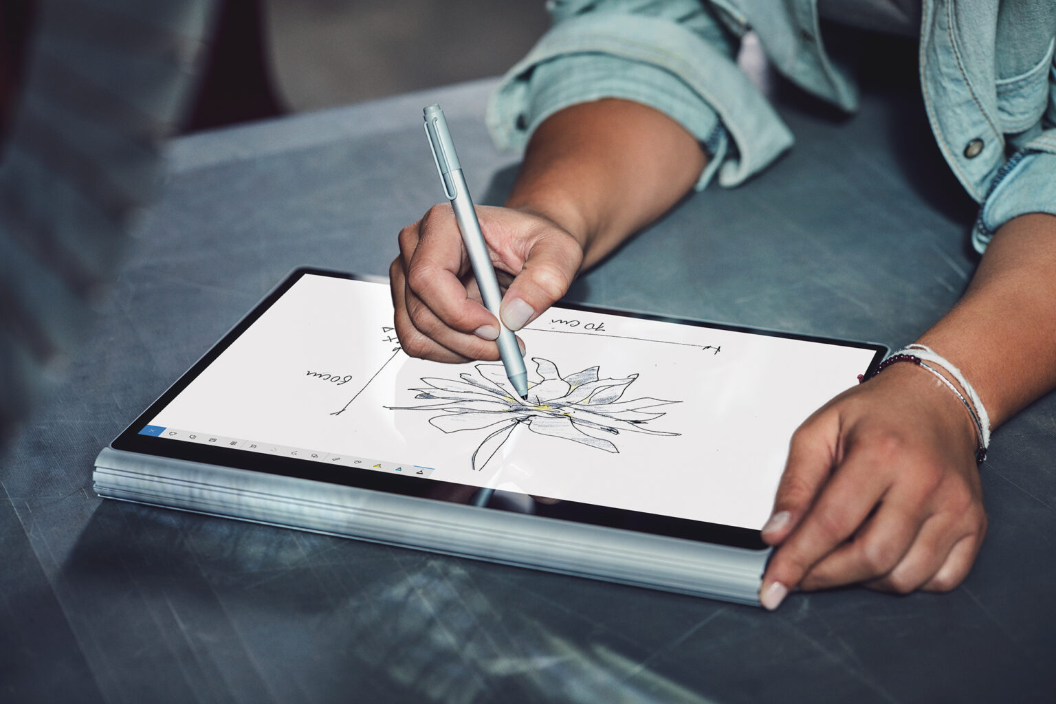 Quick gestures on touchscreens and touchpads in Windows 11